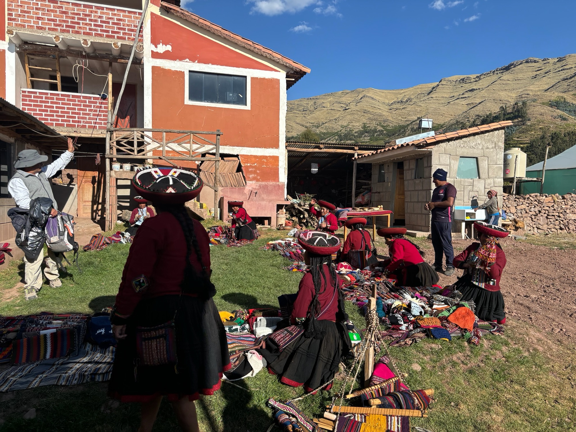 Traditions and Threads: The Process of Peruvian Weavers – Living in Culture